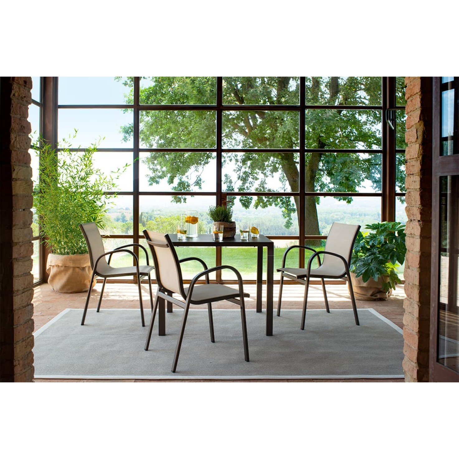 Emu Holly tuinstoel met armleuningen