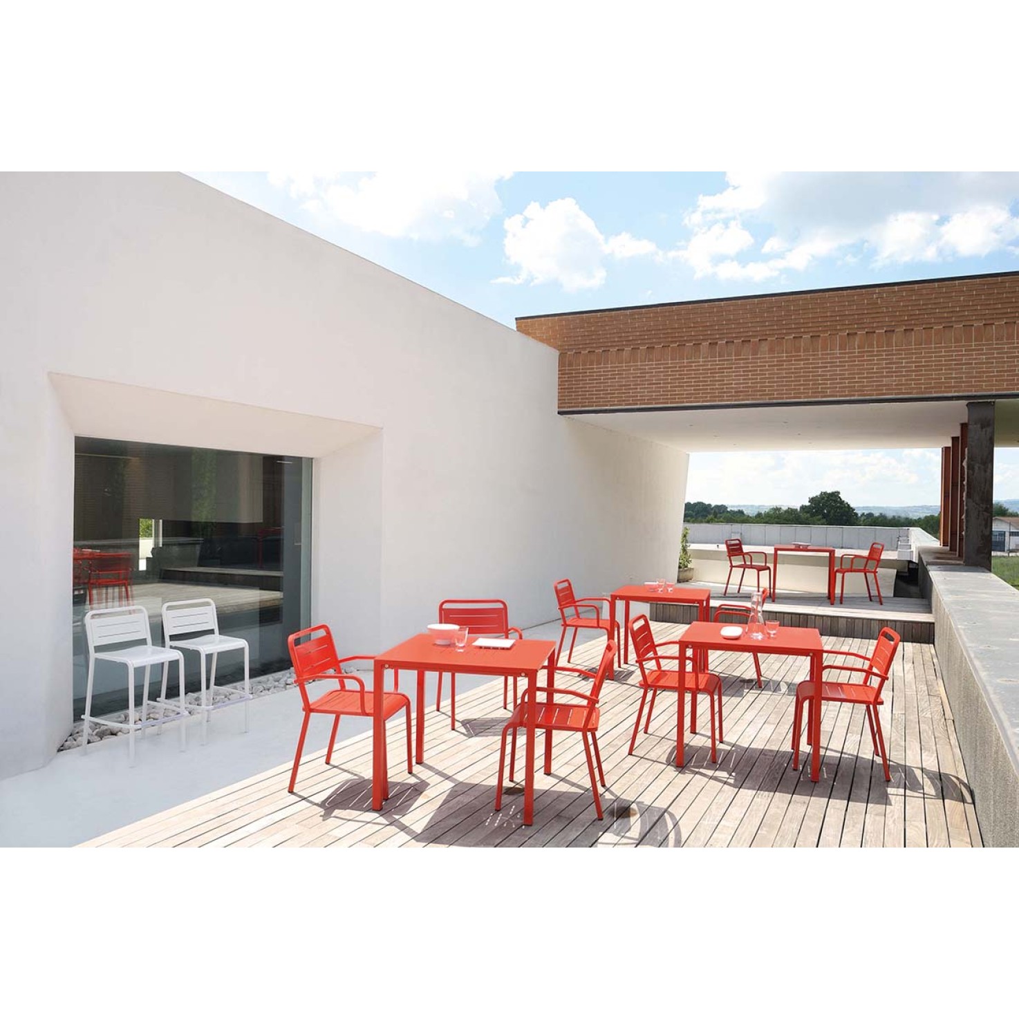 Emu Urban aluminium design tuinstoel met armleuningen